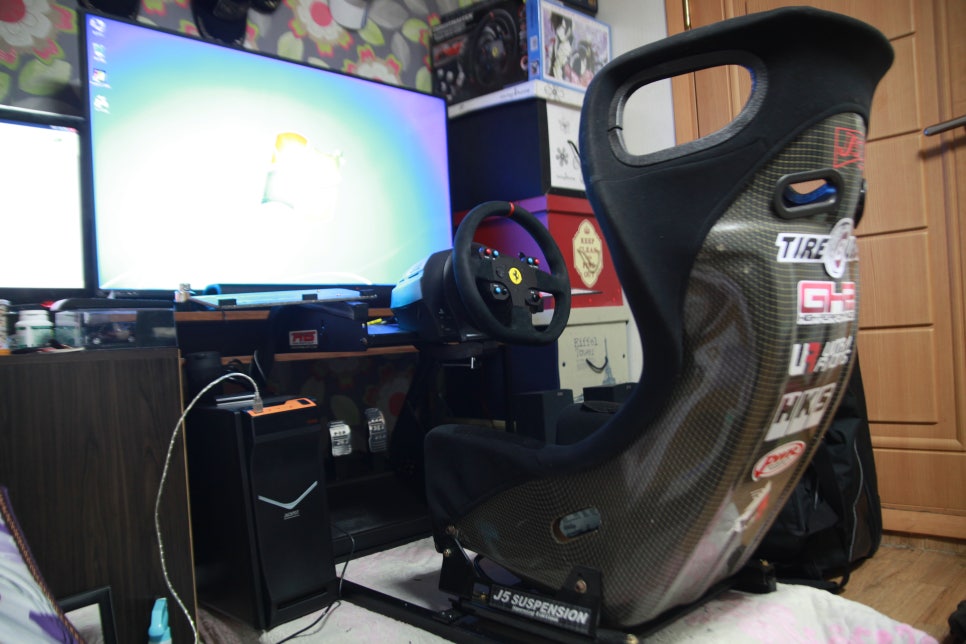 Playseat 합리적인 공간활용 레이싱 시뮬레이터 거치대 플레이시트 챌린지 살펴보기 In 서울 Psr 본점